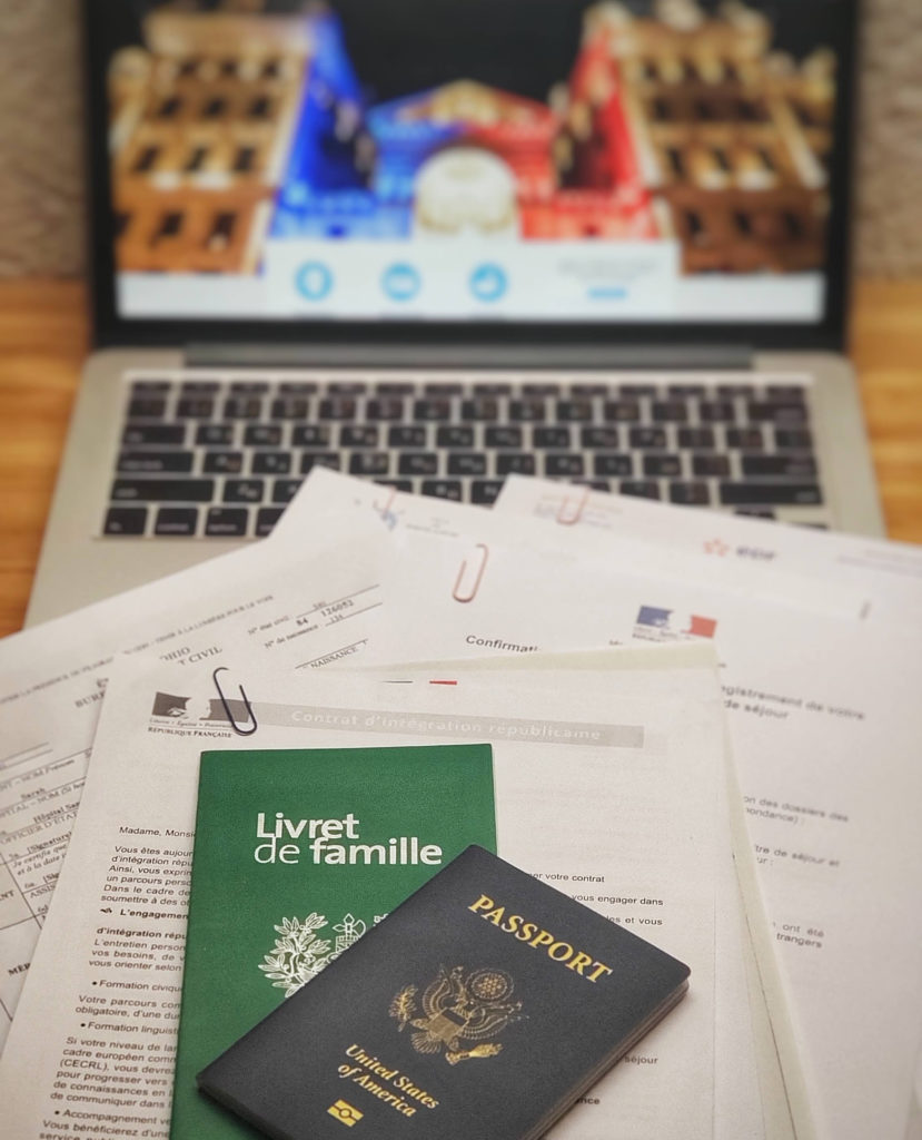 The Ins & Outs of a French Dossier - A Buckeye in Paris